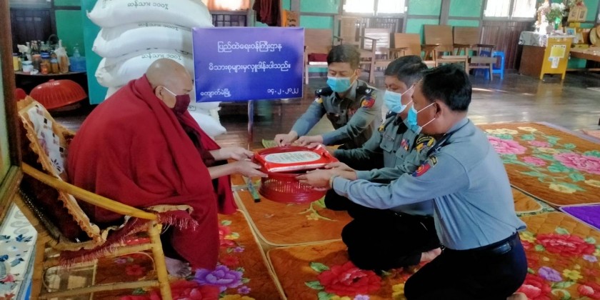 Rice Donation: Staff families of MoHA donate rice for monks | Myanmar International TV